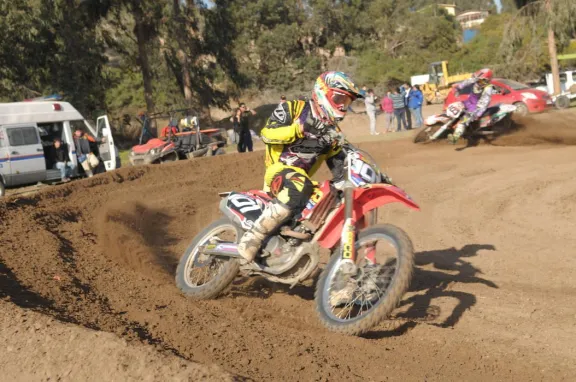 Pilotos regionales del Motocross muestran su solidez en La Cantera ...