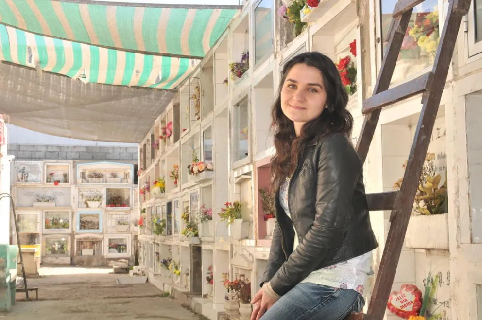 Rocío Rojas, la artista que con sus retratos aporta el arte a los ...