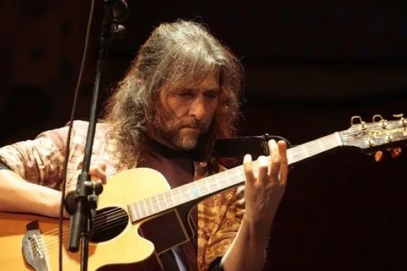 Luis Le Bert se presenta con concierto íntimo en la Casa de Las Artes ...
