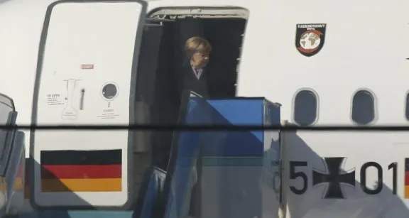 Avión que trasladaba a Ángela Merkel debió aterrizar de emergencia ...