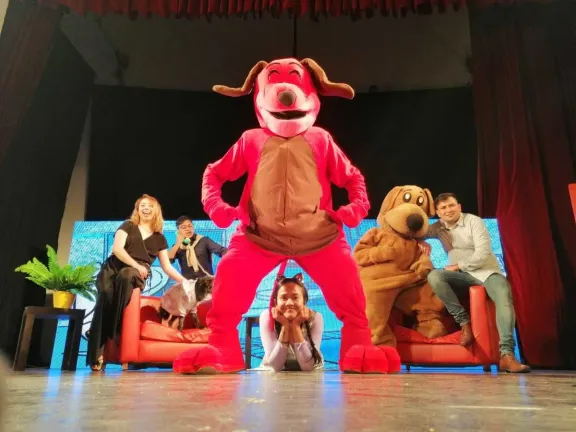 Perro Chuleta presenta oficialmente a su hermano Granate | Diario el Día