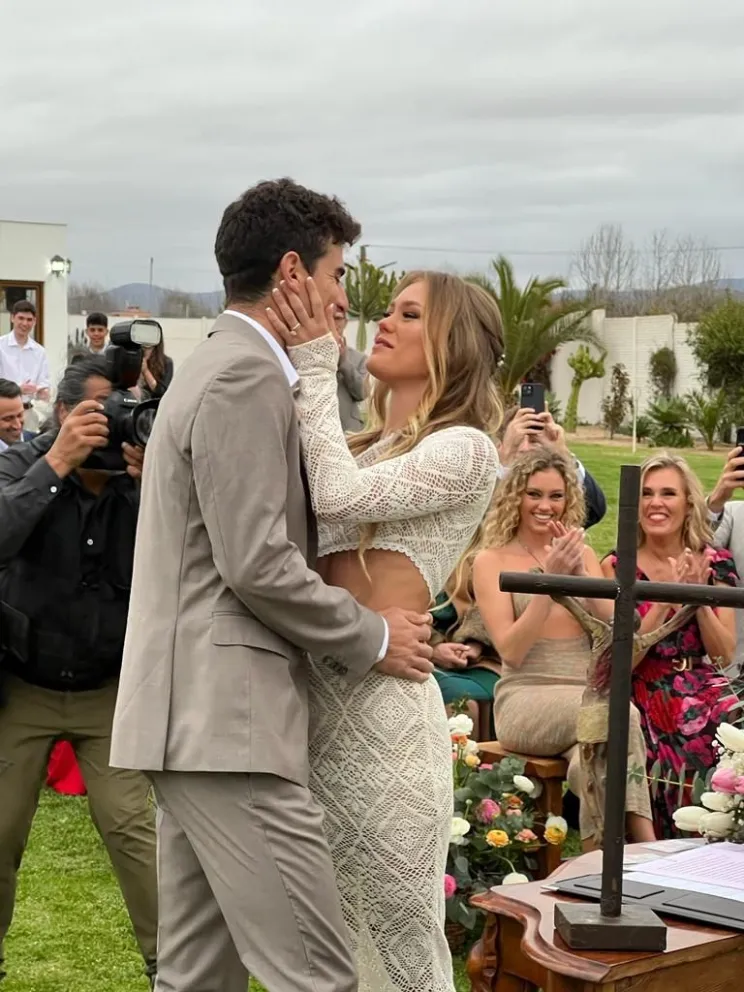 Joaquín Niemann y Christina Hellema se casan en íntima ceremonia en La ...