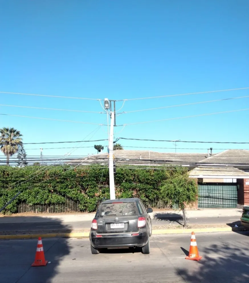 Poste chocado en La Serena mantiene a más de 900 clientes sin luz ...