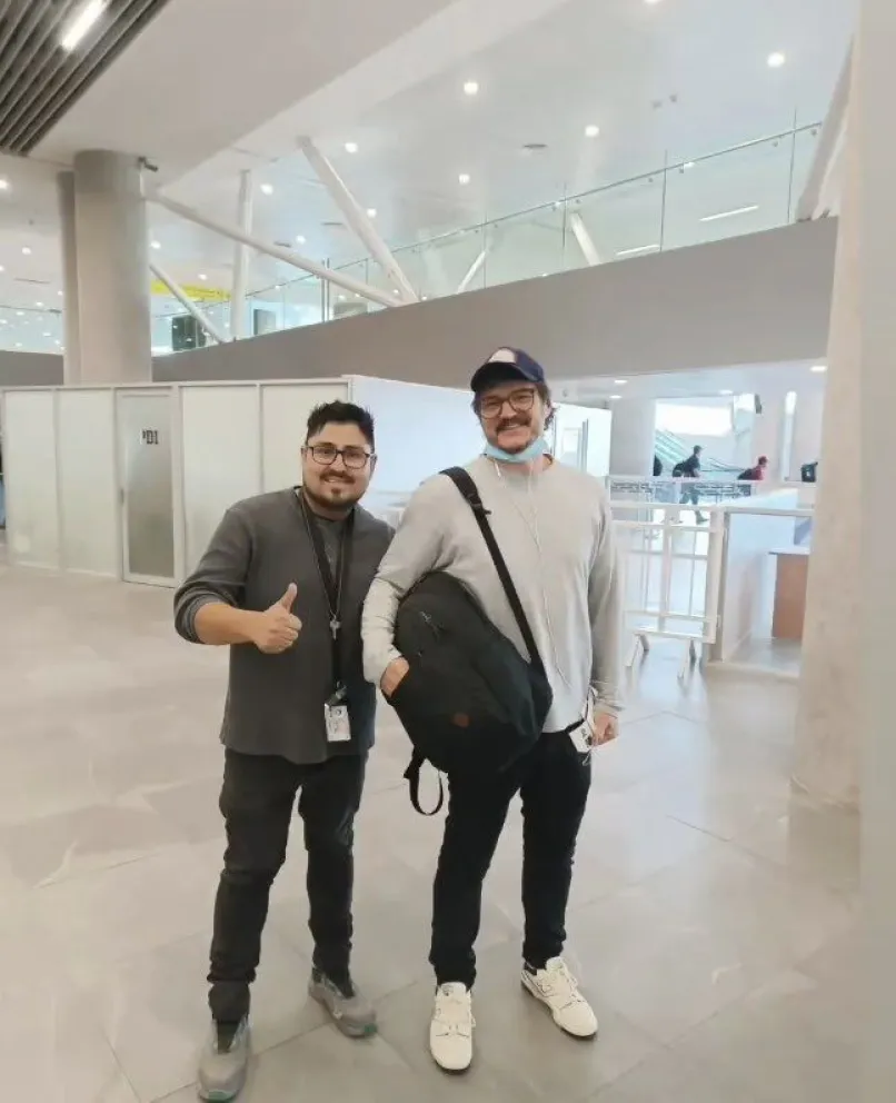 Joven revela historia detrás de la foto viralizada con Pedro Pascal en ...