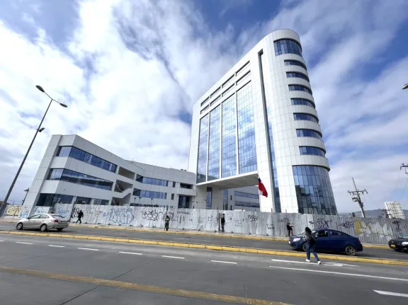 Acusan a administrador municipal de Coquimbo de portar un arma al interior del edificio ...