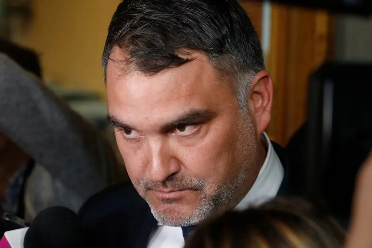 Senador Macaya en la mira: revelan llamadas al defensor de la Niñez por ...