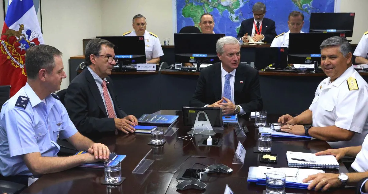 Kast Define Estrategia Antártica: Primer Encuentro Clave con la Armada ...